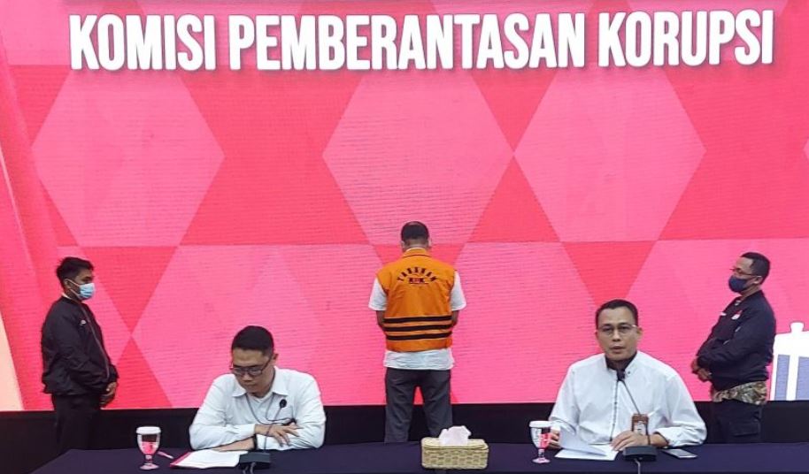 KPK Tahan Mantan Anggota DPRD Provinsi Jambi - FAJAR KPK Tahan Mantan Anggota DPRD Provinsi Jambi - FAJAR